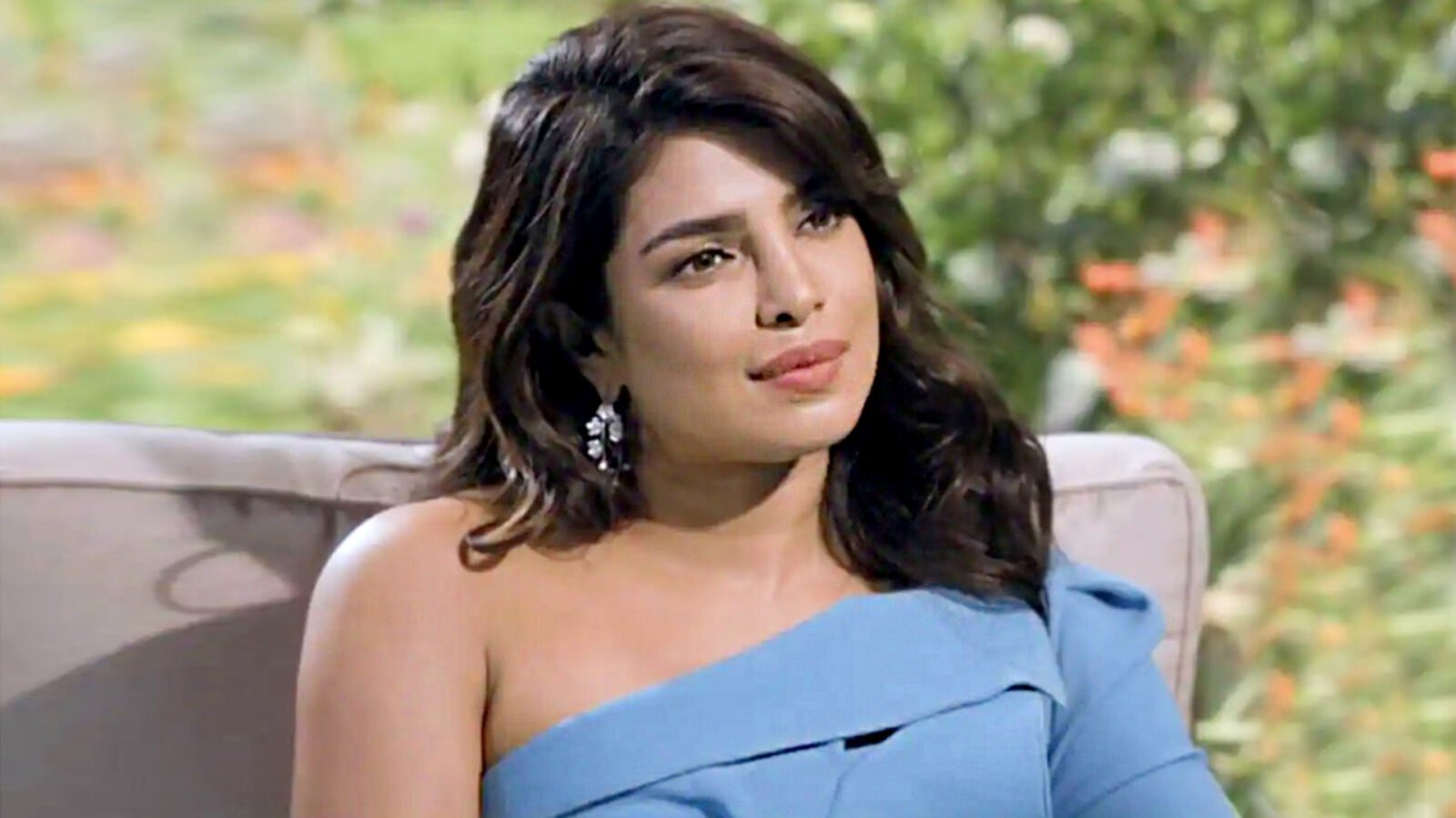 Singing in the Mosque: Priyanka Chopra Trolled for Comment About Islam ...