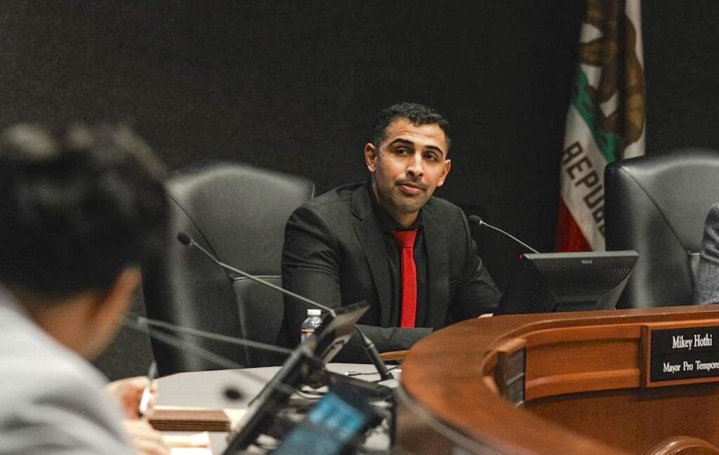 Indian American Mickey Hothi Becomes First Sikh Mayor of Lodi in ...